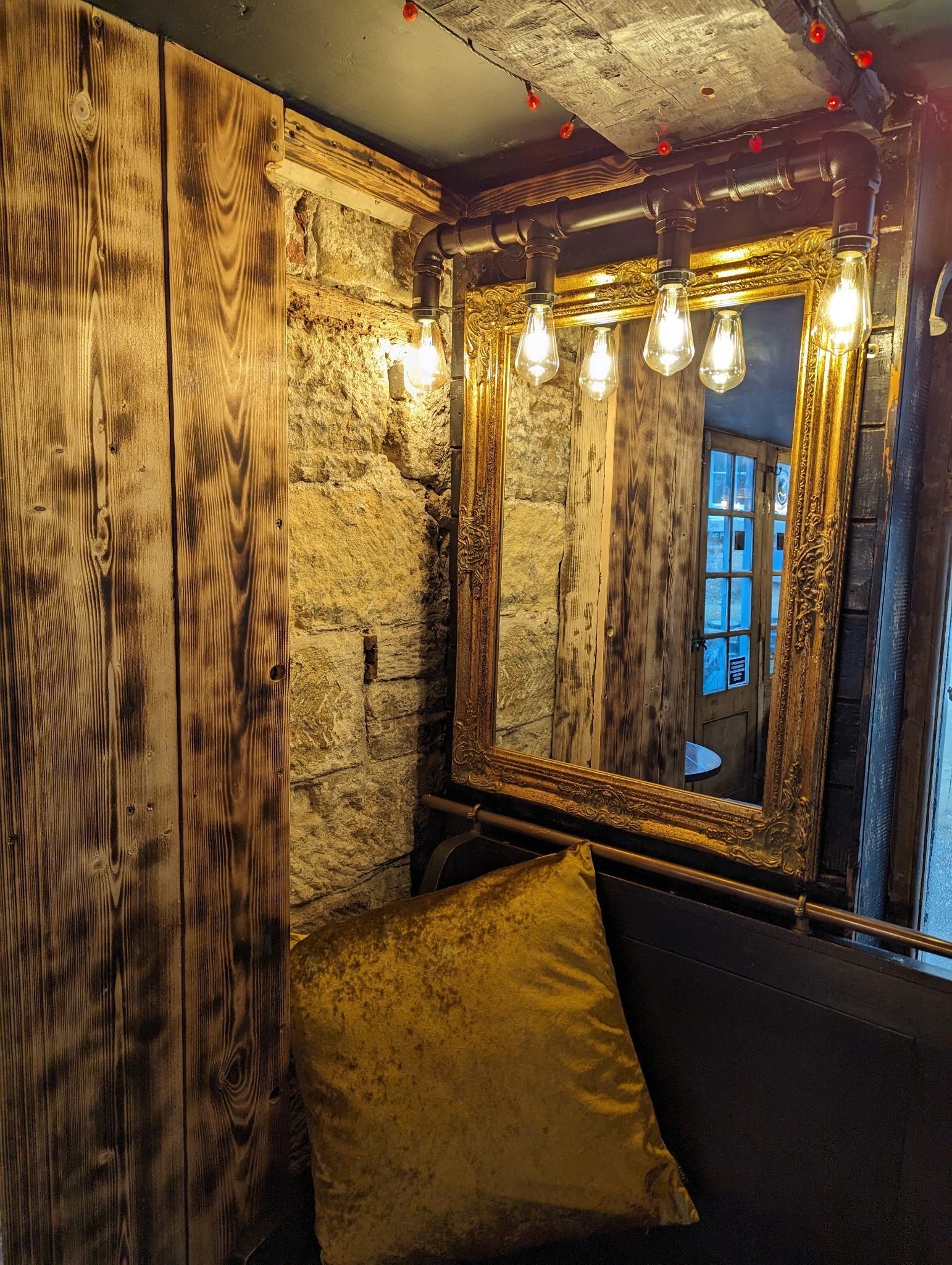 About Us – The Smugglers' Inn
